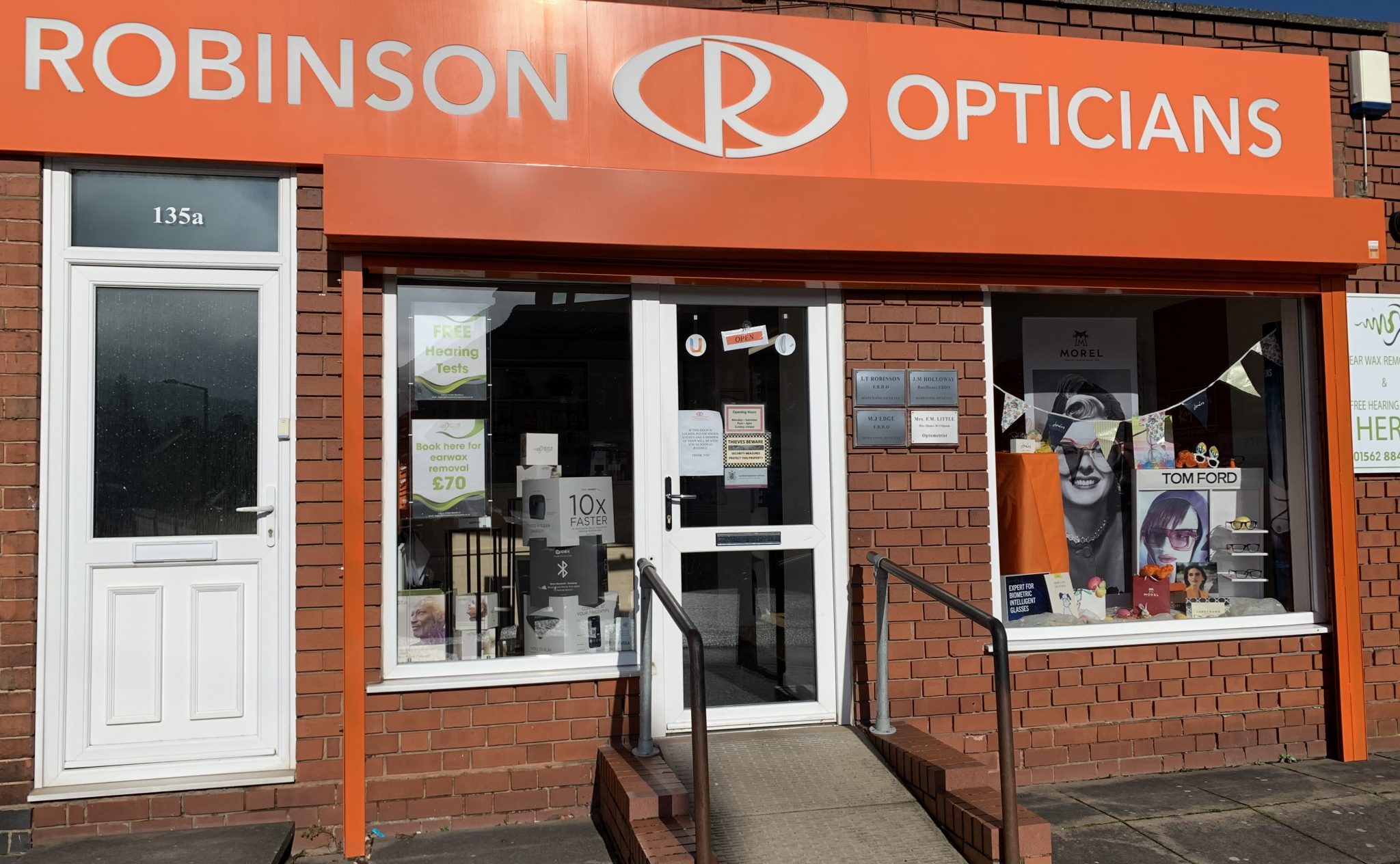 Robinson Opticians – Family Opticians in Rubery